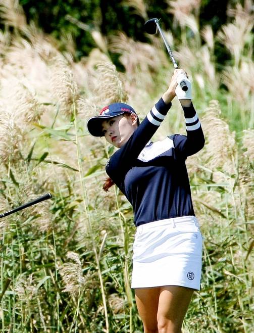 1타차 공동 2위 김지희, 첫 우승에 도전장 [KLPGA BMW레이디스챔피언십]