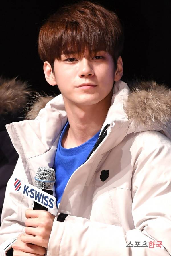 워너원 옹성우 그윽한 눈빛