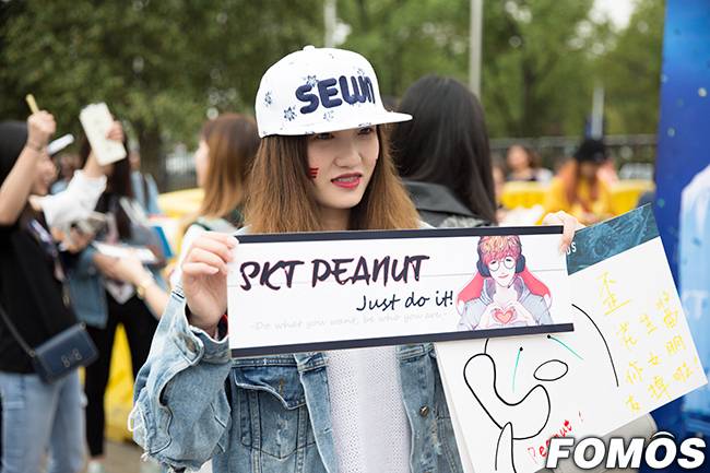 롤드컵 포토 피넛 한왕호 응원하는 현장 관객