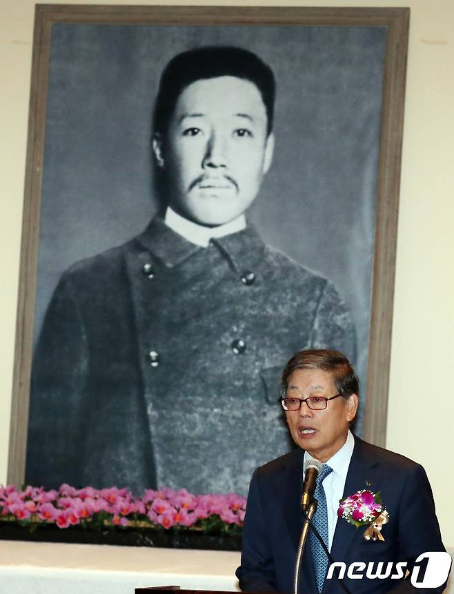 기념사하는 김황식 안중근의사 숭모회 이사장