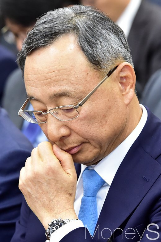 머니s포토 황창규 Kt회장 완전자급제 도입 긍정적으로 본다