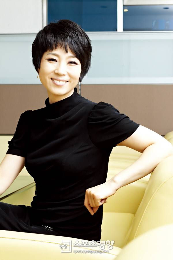 가수 문희옥 후배가수 협박·사기 혐의로 피소소속사 대표는 성추행 혐의