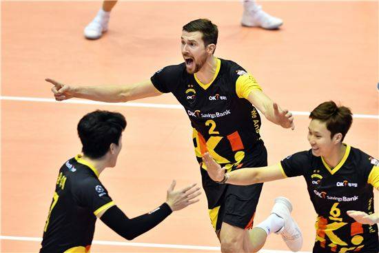 OK저축은행, KB손해보험에 풀세트 역전승..4연패 탈출