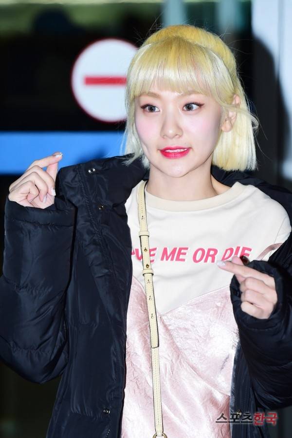 볼빨간사춘기 안지영 '금발 인형'