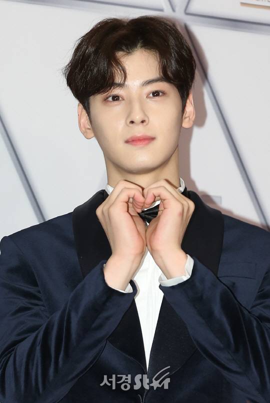 아스트로 차은우, '하트도 잘하는 얼굴 천재' (2017 MBC 방송연예대상)