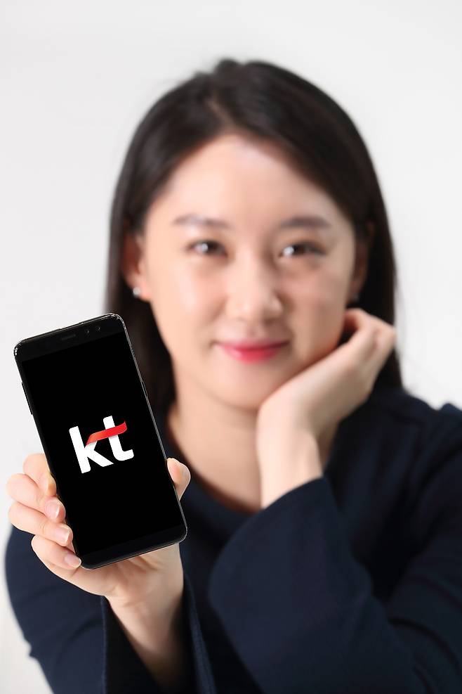 KT, 삼성 '갤럭시A8' 예약판매..5일 정식 출시