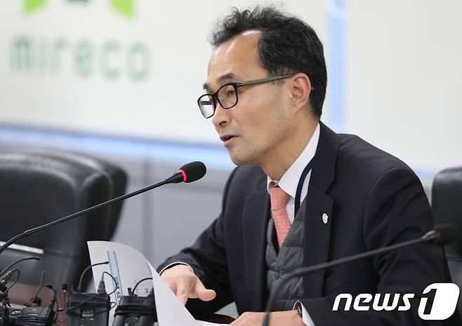 미국 수입 세탁기와 태양광 패널에 세이프가드 발동