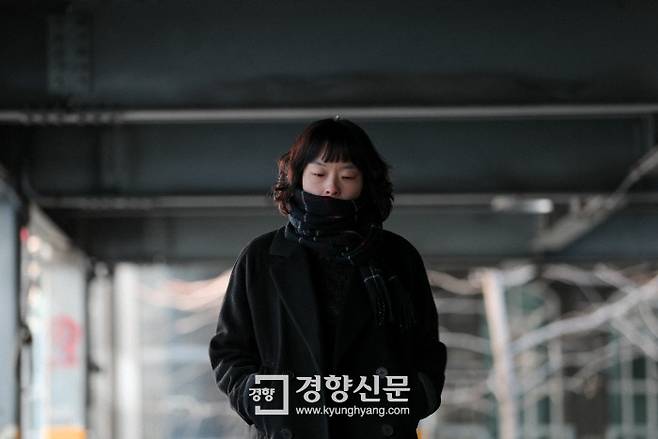 살기 위해 감정을 버린 그녀들 위로하고 싶었다