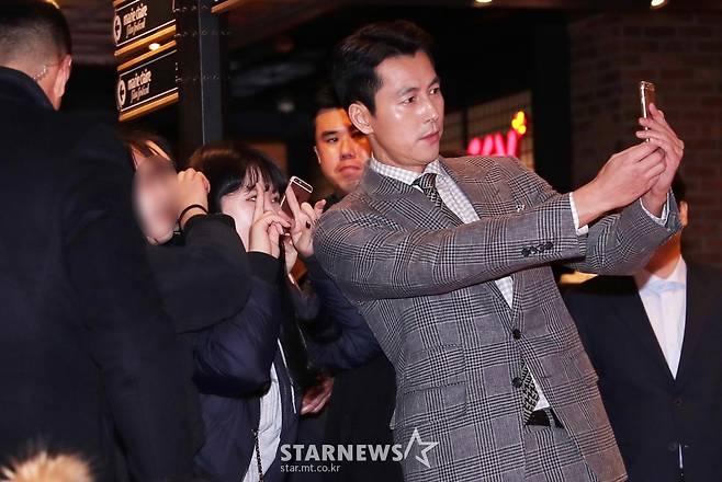 포토 정우성 팬들에게 특급 팬서비스