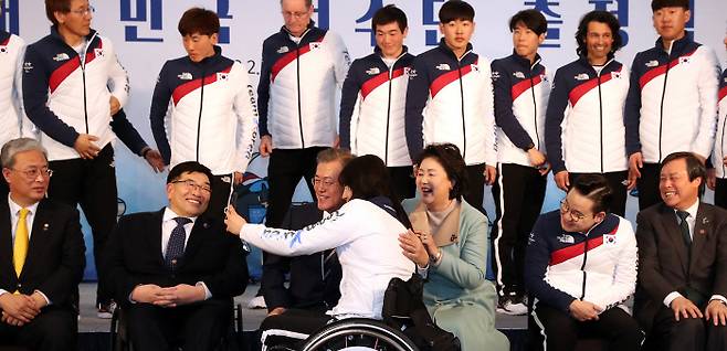 국민들을 웃게 하고 싶어요 패럴림픽 선수단 힘찬 첫걸음