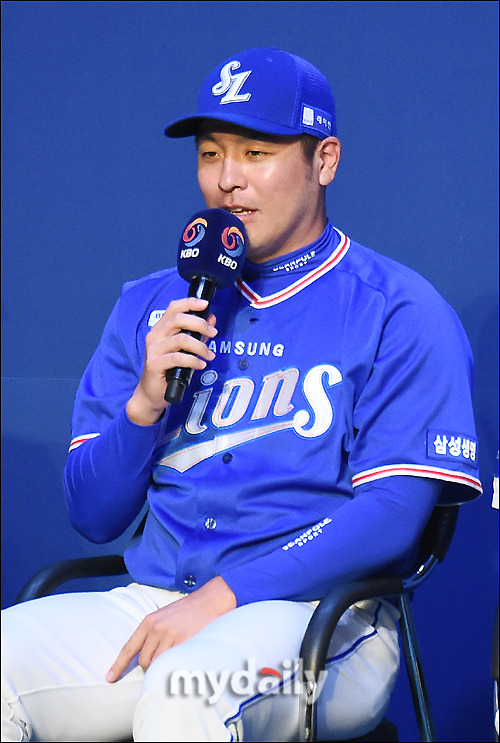 Md포토 강민호 푸른 유니폼 잘 어울리죠