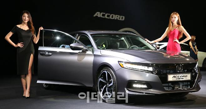 포토 혼다 10세대 어코드 세련된 디자인