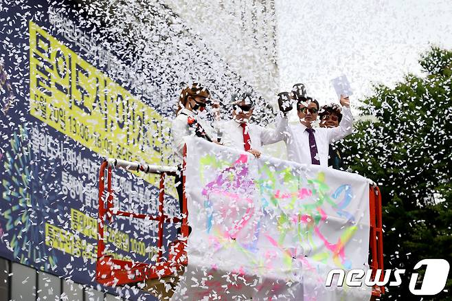 화보 춘천 물의도시로 탈바꿈 마임축제 아수라장 개막