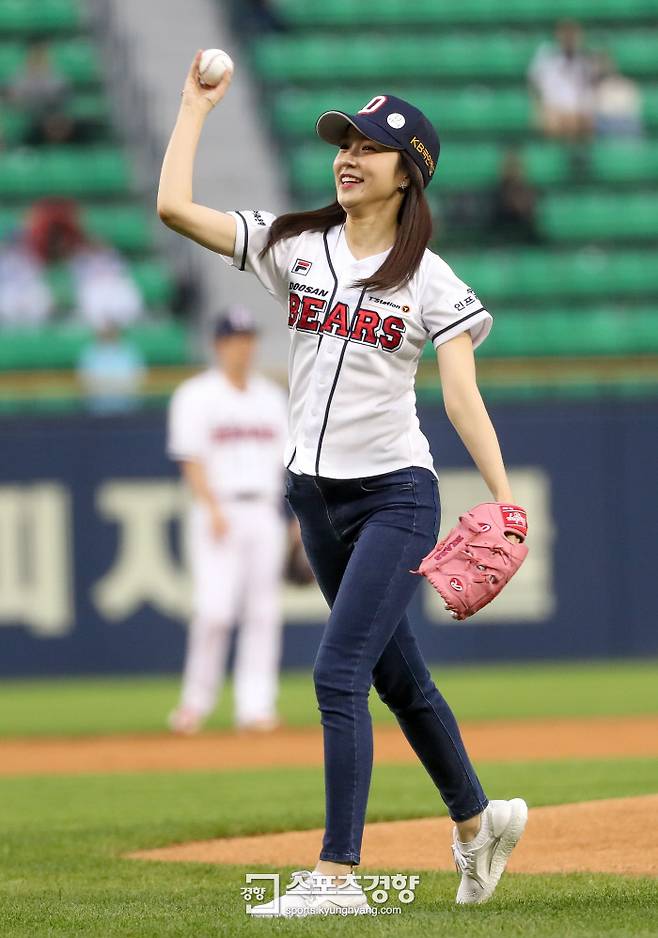 화보 장예원 웃음꽃 활짝 행복한 시구