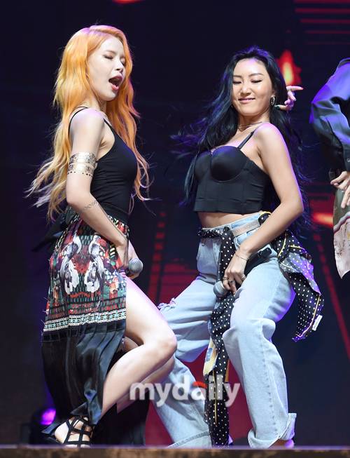 Md화보 과감하게 벗었어요마마무 솔라 파격 앞트임 치마