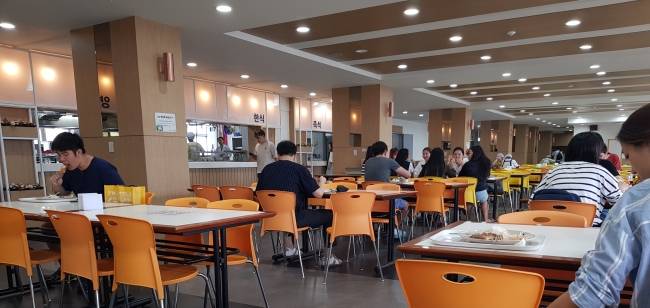 [점심의 사회학⑤]방학에도 '학식' 먹으러 학교 갑니다.."가성비 최고"