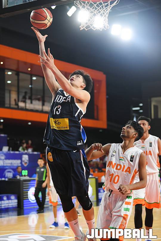 [JB포토] 골밑 득점 올리는 U18 차민석