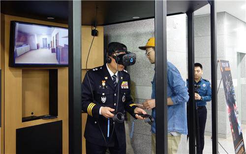 좁은 공간서 실전처럼 사격 경찰관 훈련시키는 Vr