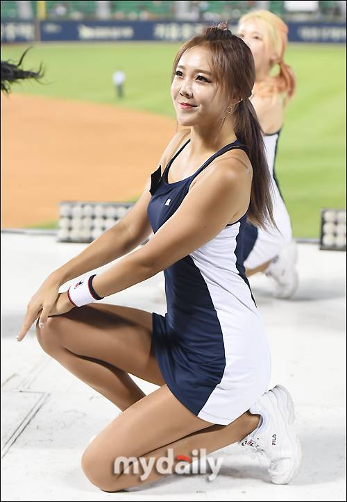 Md화보 굴곡이 적나라해치어리더 딱 달라붙는 밀착 의상