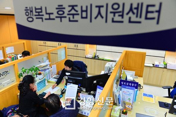 고령사회의 고민 연금개혁 2자영업자·청년·특고노동자 521만명 보험료 못 내 노후 무대책