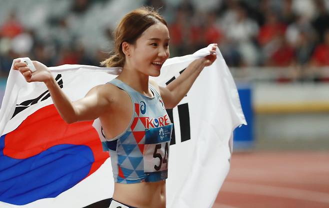 허들여왕 정혜림 "임신하는 꿈 꿨더니 금메달이 품안에" [아시안게임]