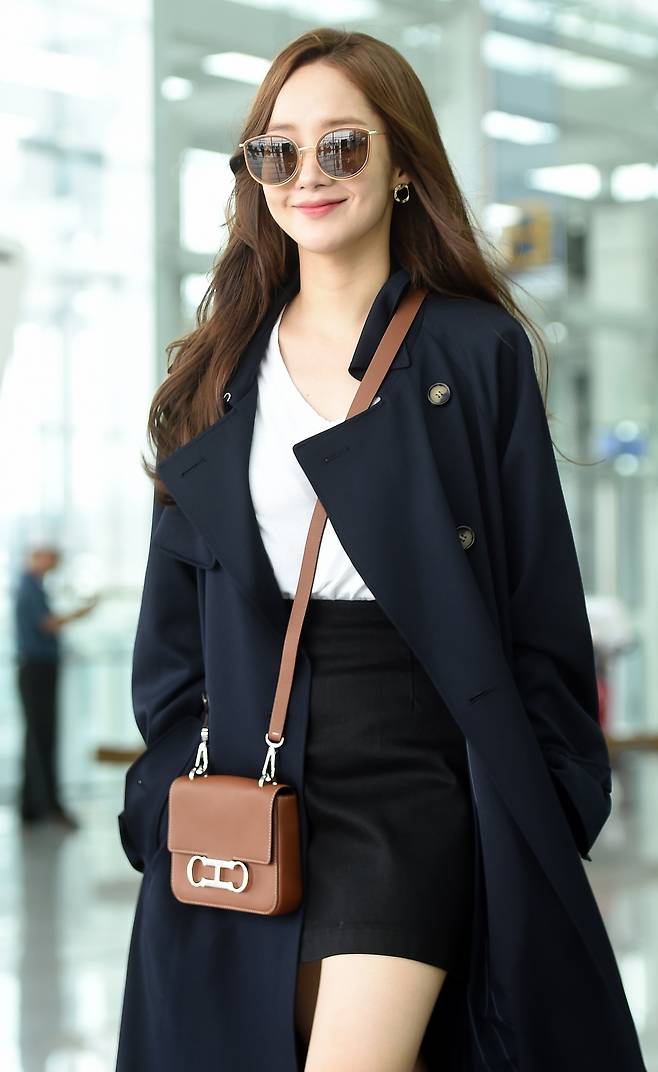 독보적 비주얼 박민영 공항패션 포착 가을이 성큼