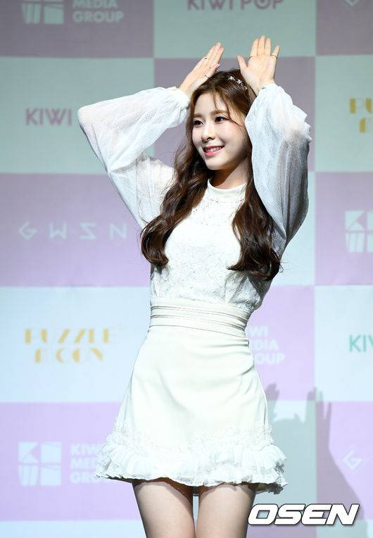 토끼를 닮은 공원소녀 민주 사진