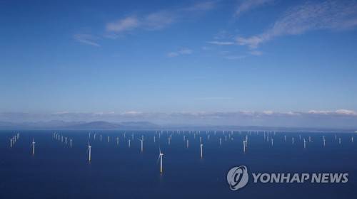 여의도 32배 크기 세계 최대 英해상풍력 단지 가동