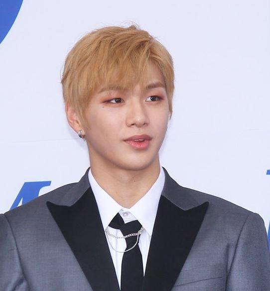 스타일이슈 지금 가장 힙한 머리를 찾는다면 금발 전성시대