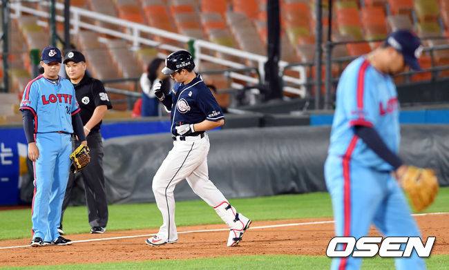 두산 김재환 Kbo 최초 3년 연속 300루타 금자탑