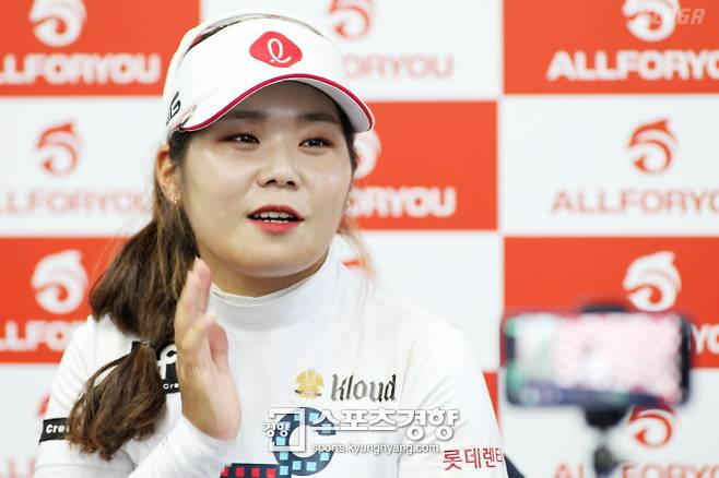 이소영 시즌 3승 도전..KLPGA 올포유 챔피언십 2R 선두로
