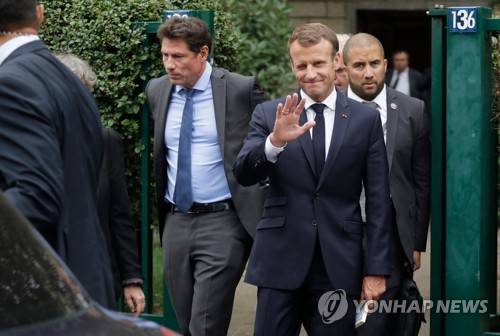 마크롱 알제리독립전쟁 당시 佛 고문·살해 첫 인정