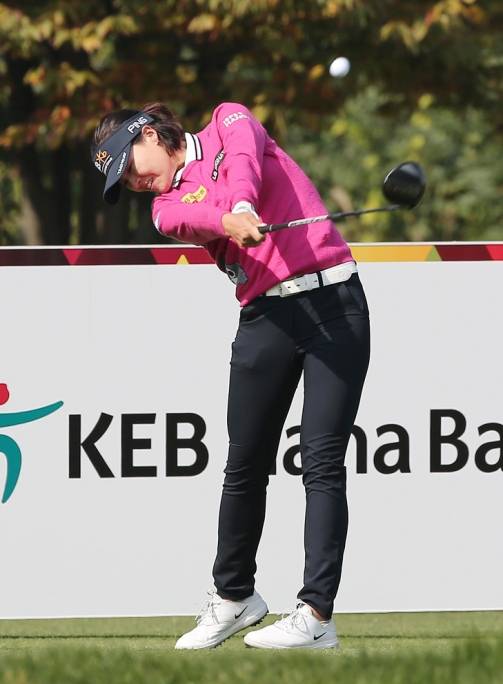우승을 조준한 전인지의 티샷 [LPGA KEB하나은행 챔피언십]