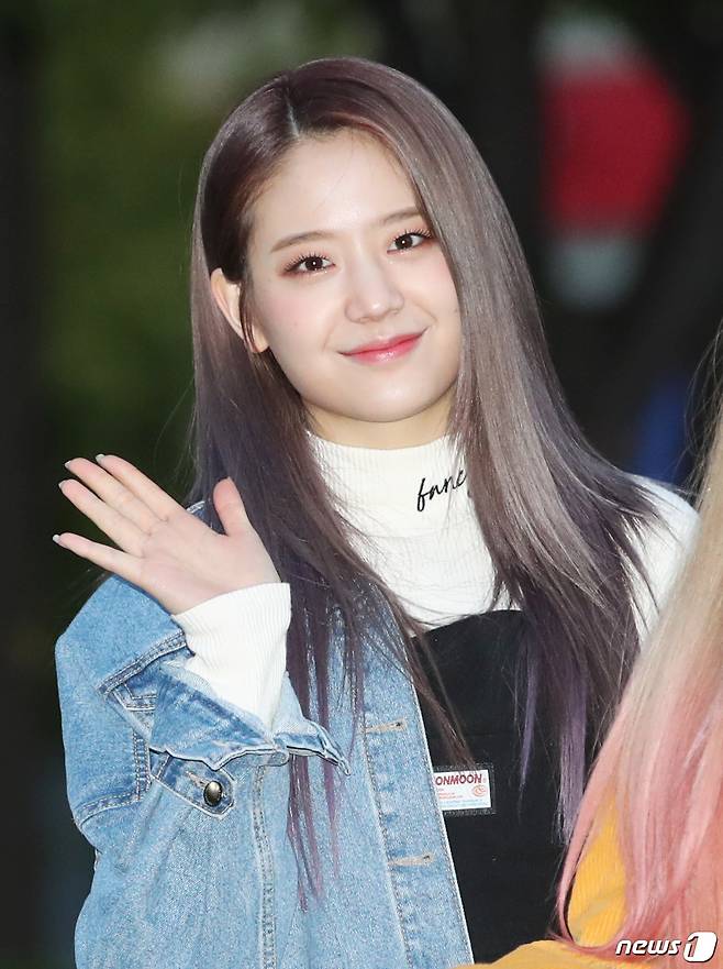 프로미스나인 장규리 출근길 시선 훔치는 예쁜 미소
