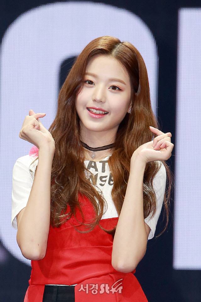 아이즈원 장원영 초롱초롱 빛나는 막내 기자간담회