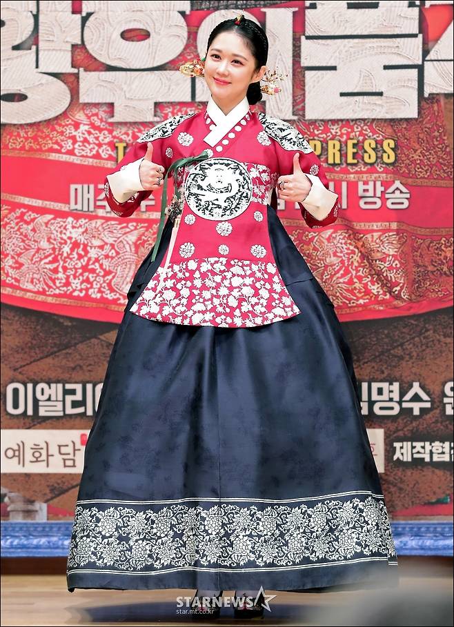 포토 장나라 동안미모 자랑하는 황후