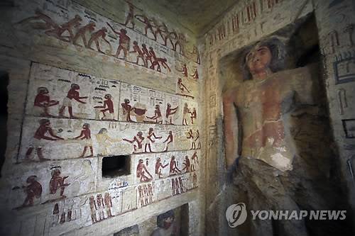 이집트 사카라서 4천400년전 고대무덤 발견조각·그림 선명