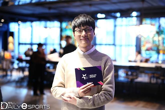 포토 홍민기 매라의 Lck 분석 데스크 함께 해요