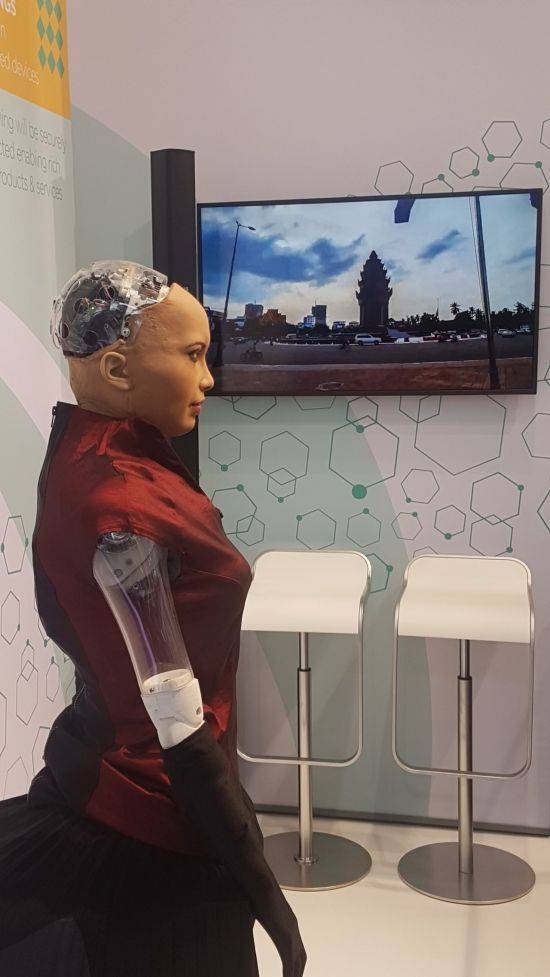 [MWC2019]"인류 파괴하겠다"던 AI로봇 소피아 등장