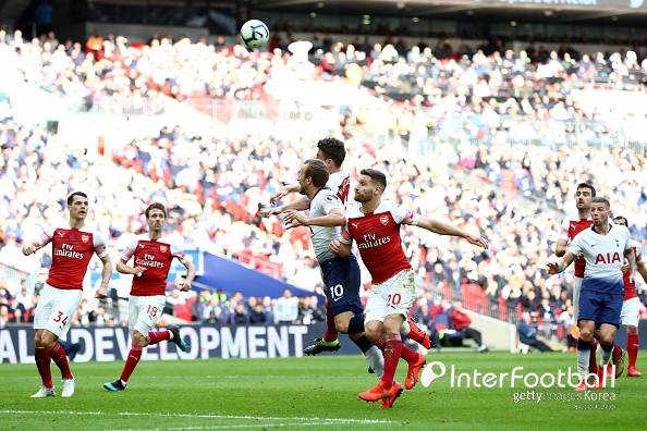 [EPL ISSUE] 아스널 울린 두 번의 오심, 오바메양 PK도 다시 차야했다