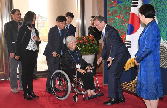 문 대통령 해외 독립유공자 후손과 오찬깊은 존경과 감사