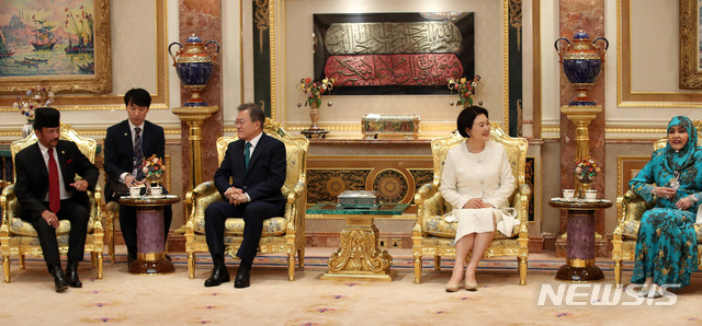 김정숙 여사 브루나이 왕비와 한류 열풍 등 화제로 친교