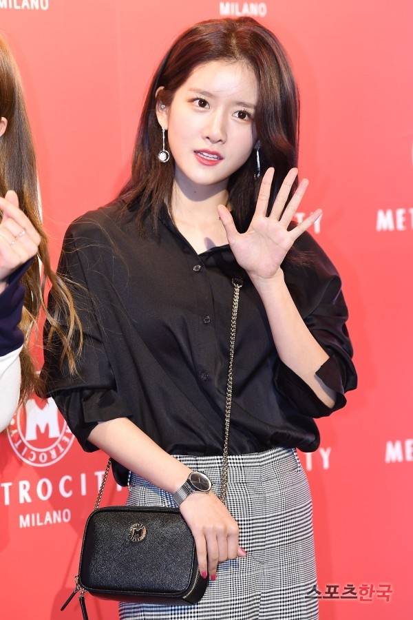우주소녀 엑시 상큼한 손인사