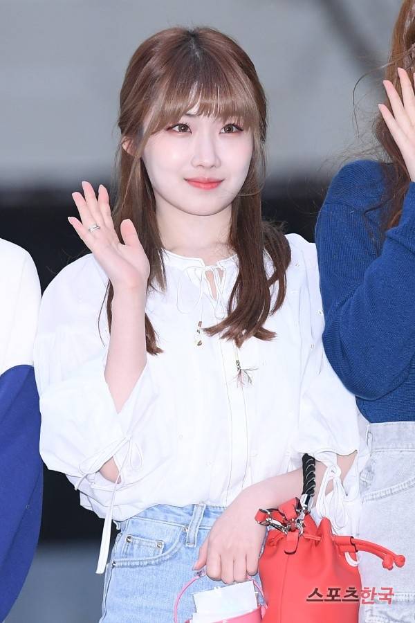 공원소녀 서령 잘 어울리는 반묶음 뮤직뱅크 출근길