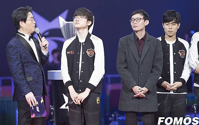 포토 페이커 이상혁 떠난 팀원에 눈물 글썽