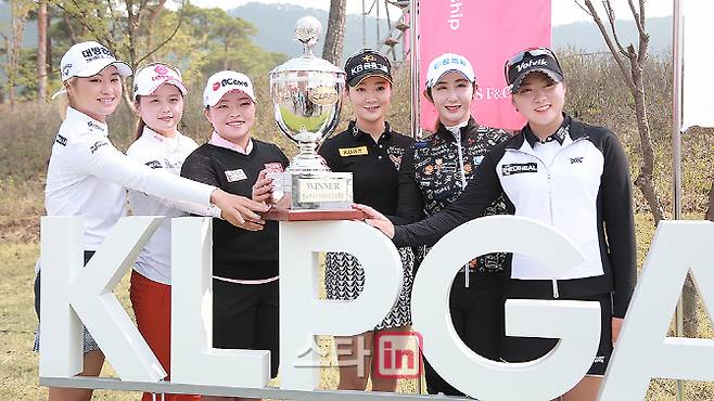 [포토] 크리스 F&C KLPGA 챔피언십 포토콜 '순회배는 내꺼'