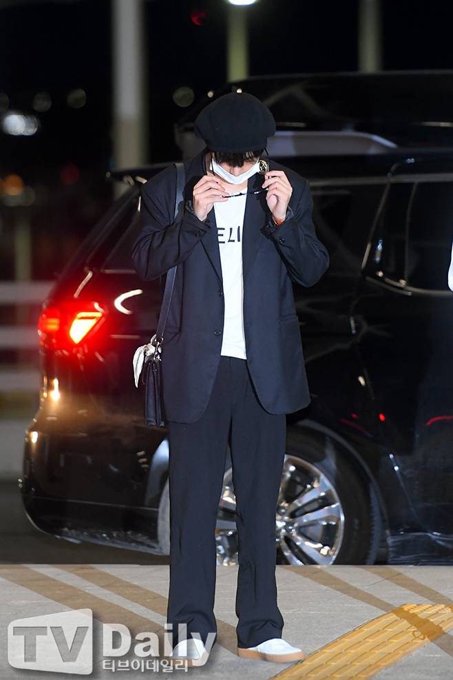 Td포토 방탄소년단 뷔 안경만 고쳐 써도 시선집중