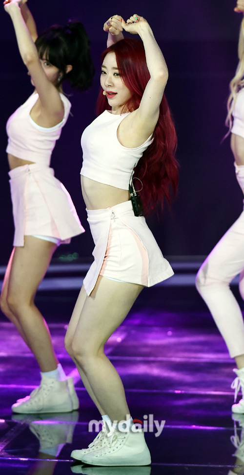 Md화보 살 더 빼면 쓰러지겠어우주소녀 연정 선명한 복부 뼈