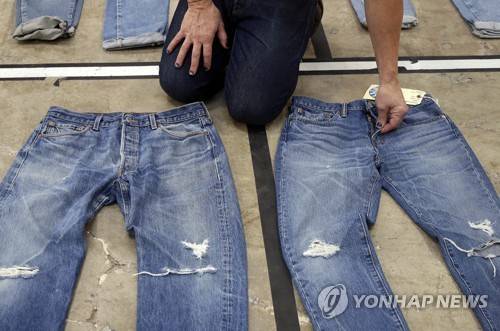 Earns Levi Strauss