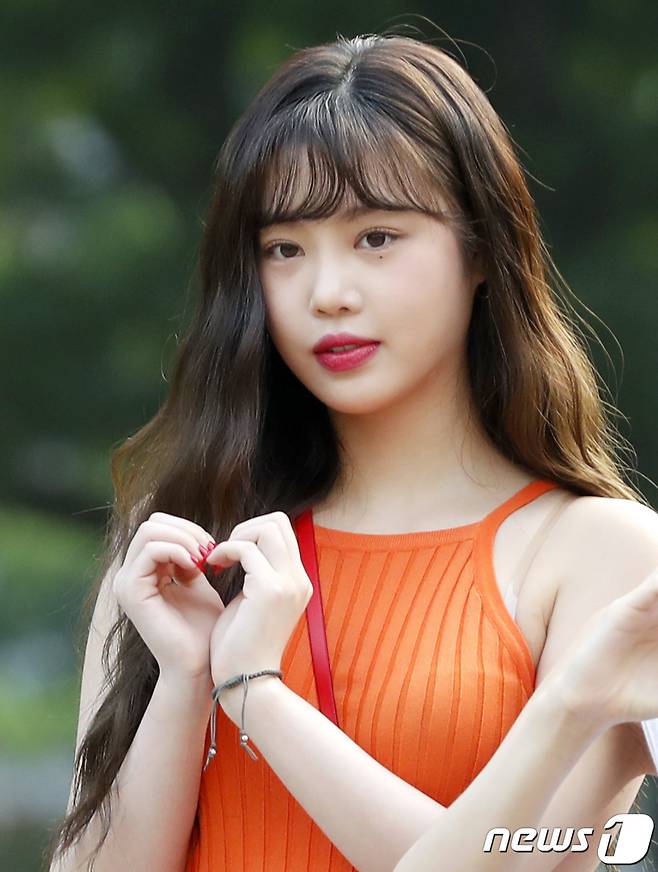 여자아이들 수진 매혹적인 눈밑 점